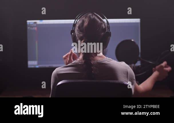 Microphone levels Stock Videos & Footage - HD and 4K Video Clips - Alamy