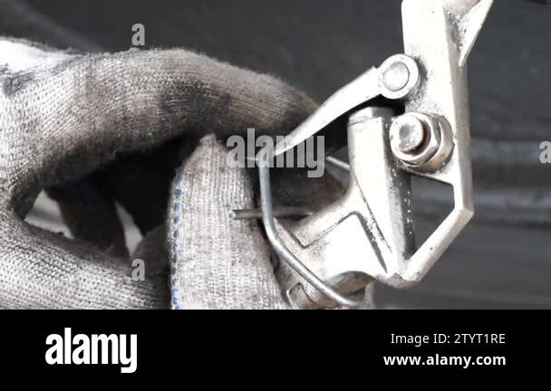 Inflatable tyre compressor with black hose and external pressure sensor ...