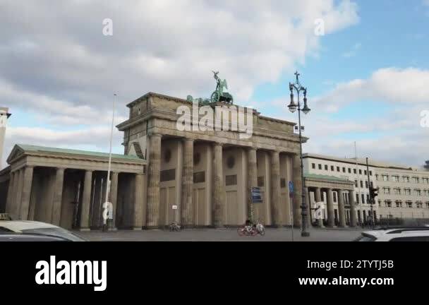 Hyperlapse of the Berlin Brandenburg Gate (German: Brandenburger Tor ...