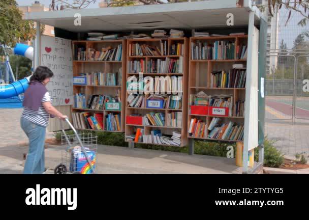 Free town bus stop Stock Videos & Footage - HD and 4K Video Clips - Alamy