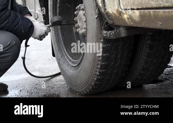 Inflatable tyre compressor with black hose and external pressure sensor ...