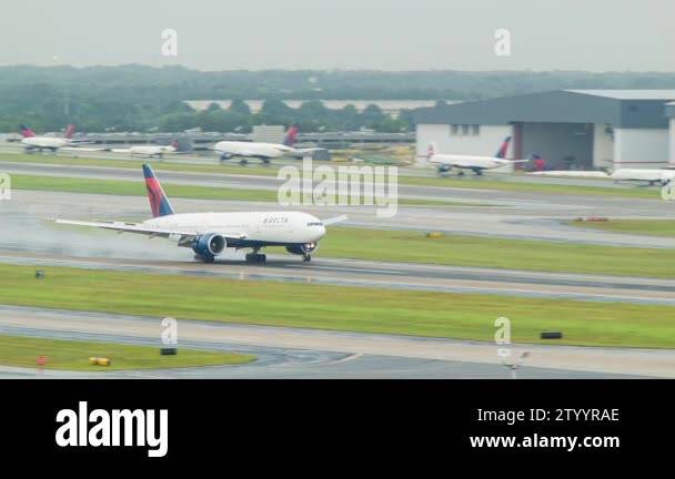 Boeing 777 Commercial Passenger Airplane from Delta Airlines Landing on ...