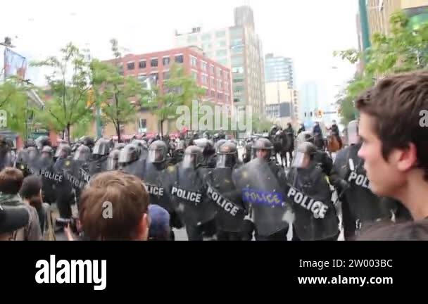 Busy corner Stock Videos & Footage - HD and 4K Video Clips - Alamy