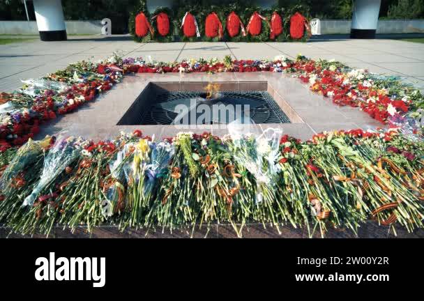 Eternal Flame memorial monument with star at Tomb of Unknown Soldier ...