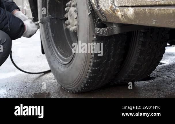 Inflatable tyre compressor with black hose and external pressure sensor ...
