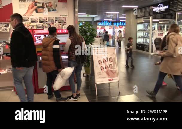 Usb house Stock Videos & Footage - HD and 4K Video Clips - Alamy