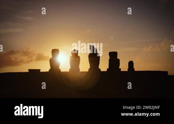 Ahu Tahai at Sunset. Ancient Moai statues on the coast of Rapa Nui ...