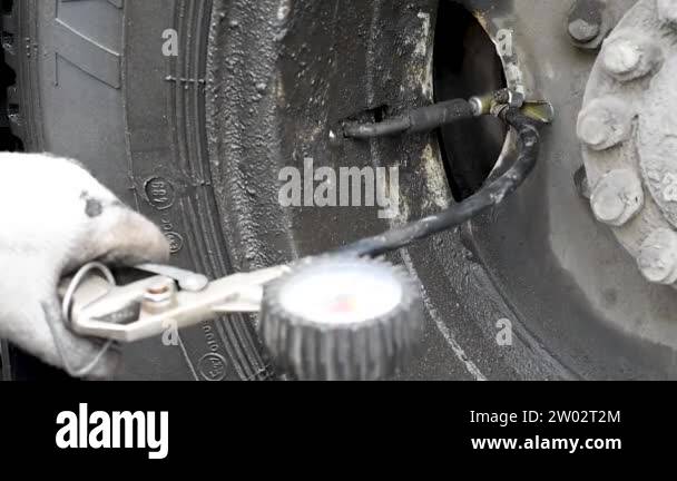 Inflatable tyre compressor with black hose and external pressure sensor ...