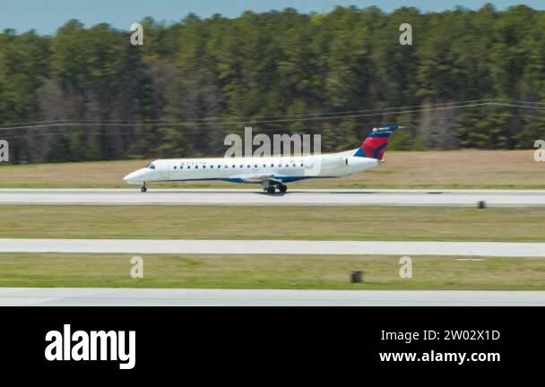 Embraer regional jet Stock Videos & Footage - HD and 4K Video Clips - Alamy