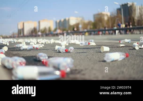 Marathon event waste Stock Videos & Footage - HD and 4K Video Clips - Alamy