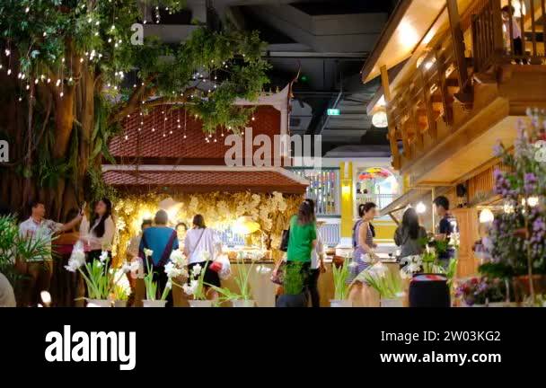 Bangkok,Thailand - 20 november 18 : Inside of department store traveler ...