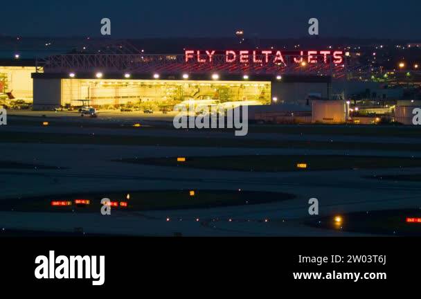 Night / Evening at the Delta Airlines Hangars with the Fly Delta Jets ...
