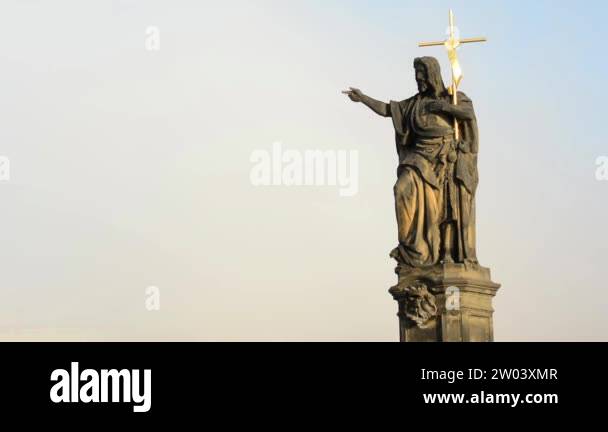 Statue jesus christ Stock Videos & Footage - HD and 4K Video Clips - Alamy