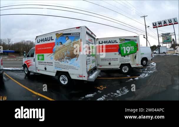 Uhaul moving van Stock Videos & Footage - HD and 4K Video Clips - Alamy