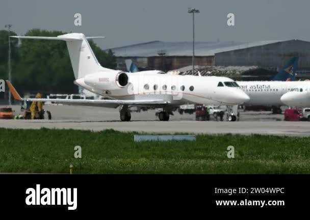 Gulfstream aerospace Stock Videos & Footage - HD and 4K Video Clips - Alamy