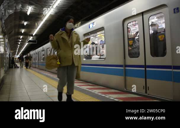 TOKYO, JAPAN - MARCH 30 : Japanese people and foreigner traveler ...