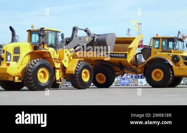 Articulated wheel loader Stock Videos & Footage - HD and 4K Video Clips ...