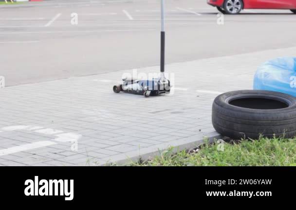 Fitting car wheel Stock Videos & Footage - HD and 4K Video Clips - Alamy