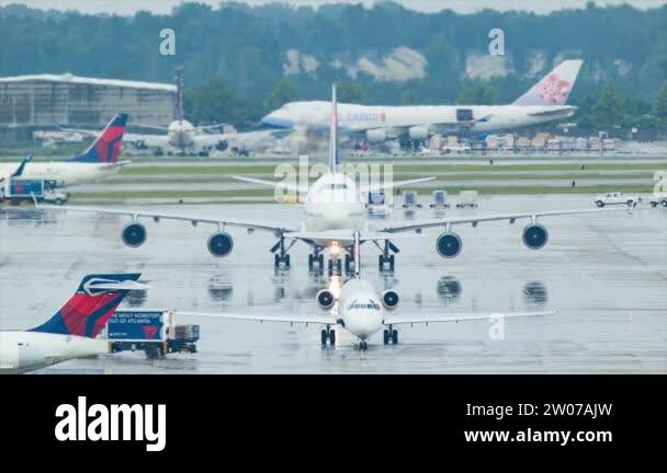 Airplane action Stock Videos & Footage - HD and 4K Video Clips - Alamy