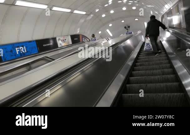 London underground sign blank Stock Videos & Footage - HD and 4K Video ...