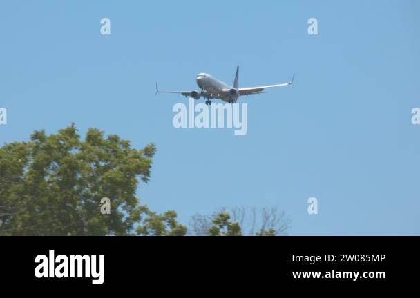 Washington, DC United Airlines Boeing 737 Jet Airliner on Final ...