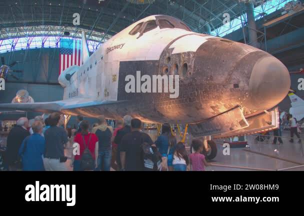 Washington DC Guided Tour of the Space Shuttle Discovery on Display at ...
