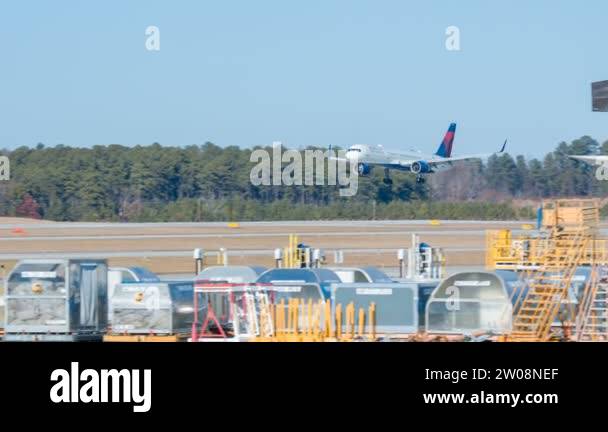 Delta Airlines Boeing 757 Jet Airliner Landing at Raleigh-Durham ...