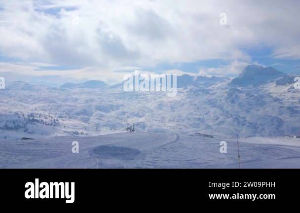 Enjoy the popular winter mountain resort of Dachstein-Krippenstein with ...