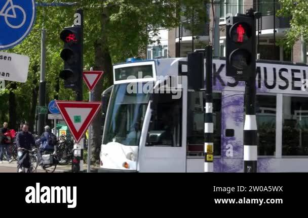 Pedestrian crossing red lights Stock Videos & Footage - HD and 4K Video ...