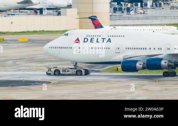 Boeing 747-400 from Delta Airlines Close-up while being Towed / Pulled ...