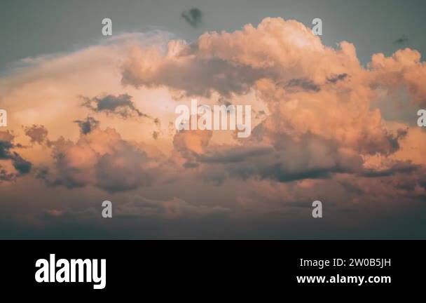 CLOUDS TIME LAPSE, BUILDING MOTION CLOUD WITH BLUE SKY. Puffy fluffy ...