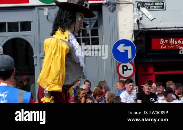 Puppet and crowd Stock Videos & Footage - HD and 4K Video Clips - Alamy