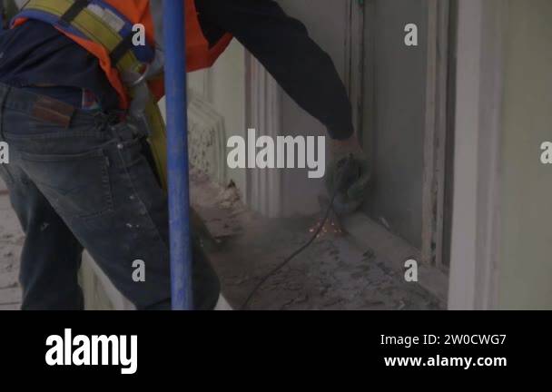 Cutting scaffolding Stock Videos & Footage - HD and 4K Video Clips - Alamy