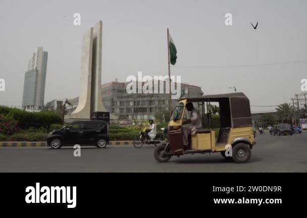 Karachi Do Talwar Monument 67 Stock Video Footage - Alamy