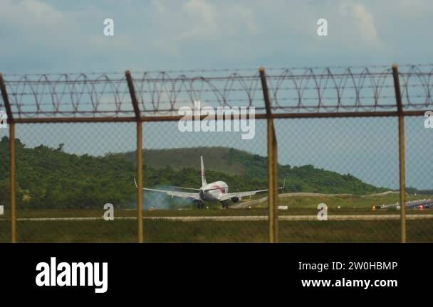 Airplane boeing 737 landing Stock Videos & Footage - HD and 4K Video ...