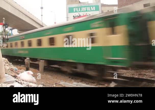 Train pakistan railway Stock Videos & Footage - HD and 4K Video Clips ...