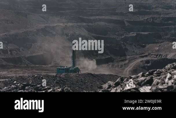 Drilling rig. Chisel machine tools for drilling of deep chinks for ...