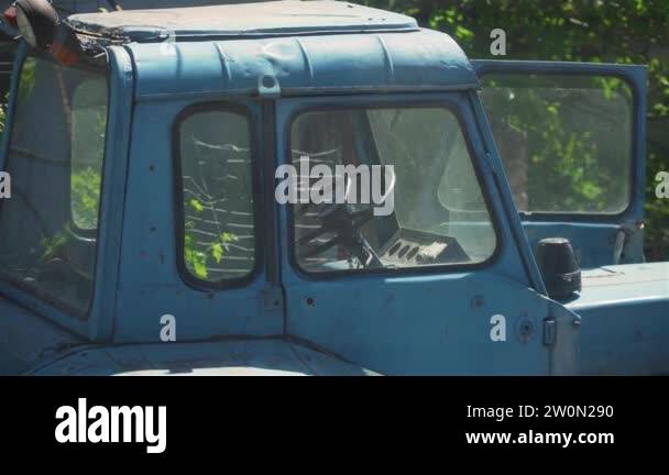 Vintage tractor cab Stock Videos & Footage - HD and 4K Video Clips - Alamy
