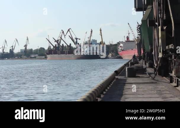 Workers loading ships Stock Videos & Footage - HD and 4K Video Clips ...