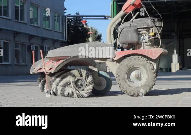 Manual sweeping Stock Videos & Footage - HD and 4K Video Clips - Alamy