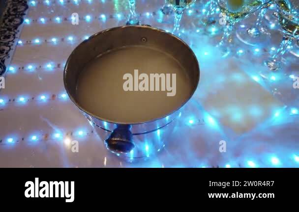 Cold smoke for champagne. Bucket for champagne. Bucket of smoke ...