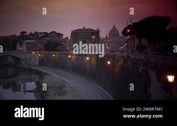 Dusk view of the Papal Basilica of Saint Peter in the Vatican (Basilica ...