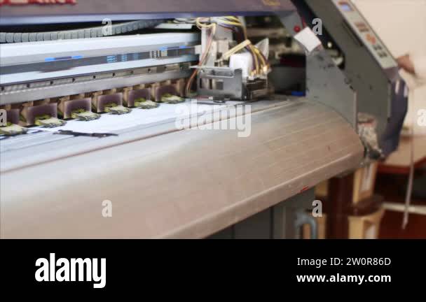 Printing process of industrial inkjet printing press with ciss system ...