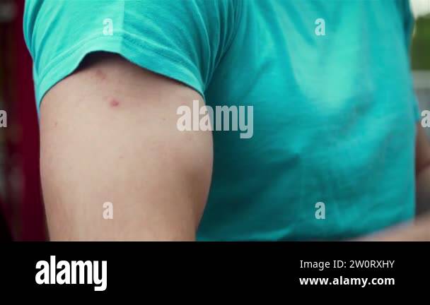 Biceps sinew Stock Videos & Footage - HD and 4K Video Clips - Alamy