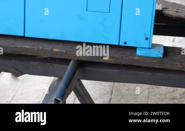 Crowbar lift Stock Videos & Footage - HD and 4K Video Clips - Alamy