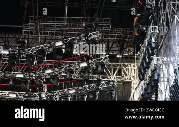 Workers on concert structure Stock Videos & Footage - HD and 4K Video ...