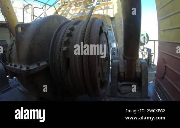 Nodes, parts and working mechanisms of the excavator. The mechanism of ...