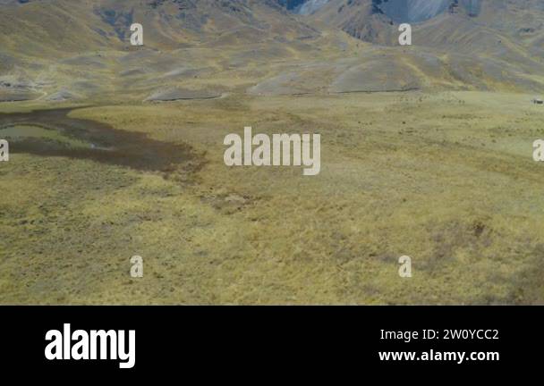 Abra La Raya, border between Puno-Cusco, you can see part of the snow ...