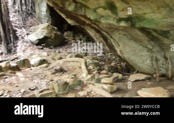 Pan from a cave at the Kaludiya Pokuna ancient site in Sri Lanka Stock ...