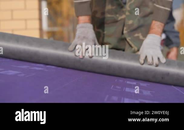 Installation of the roof base. Flooring substrate under the roof ...